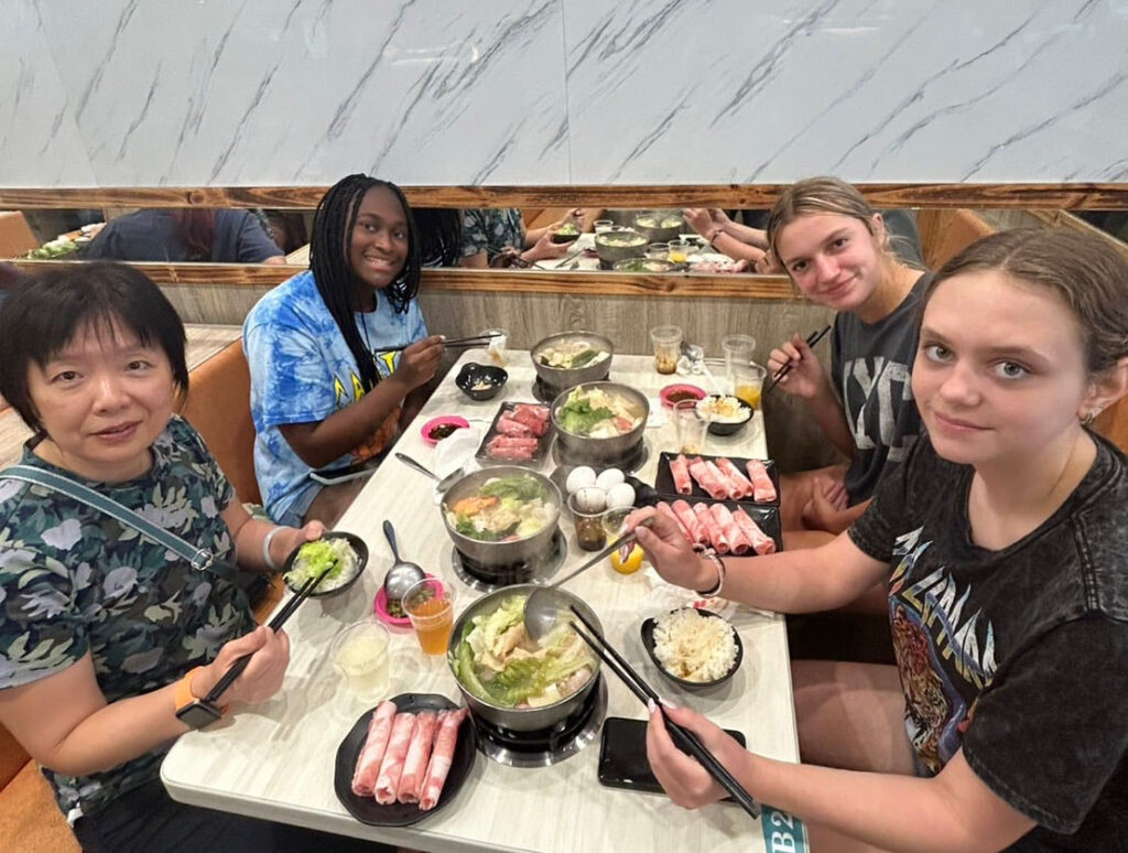 Hot Pot Paradise: An Amazing Taiwan Food Tour!